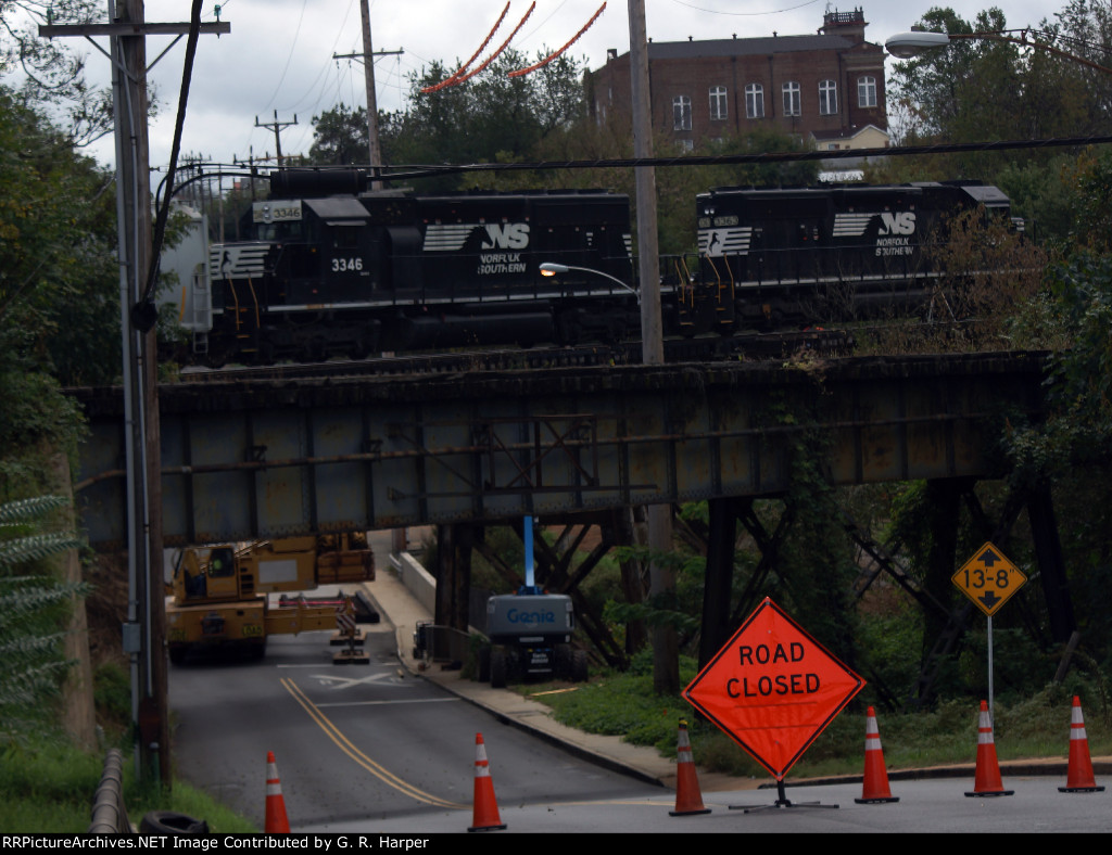 Units on the PM01 yard job shoving the train north through the work zone